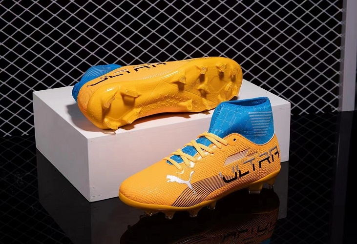 C Ronaldo football shoes